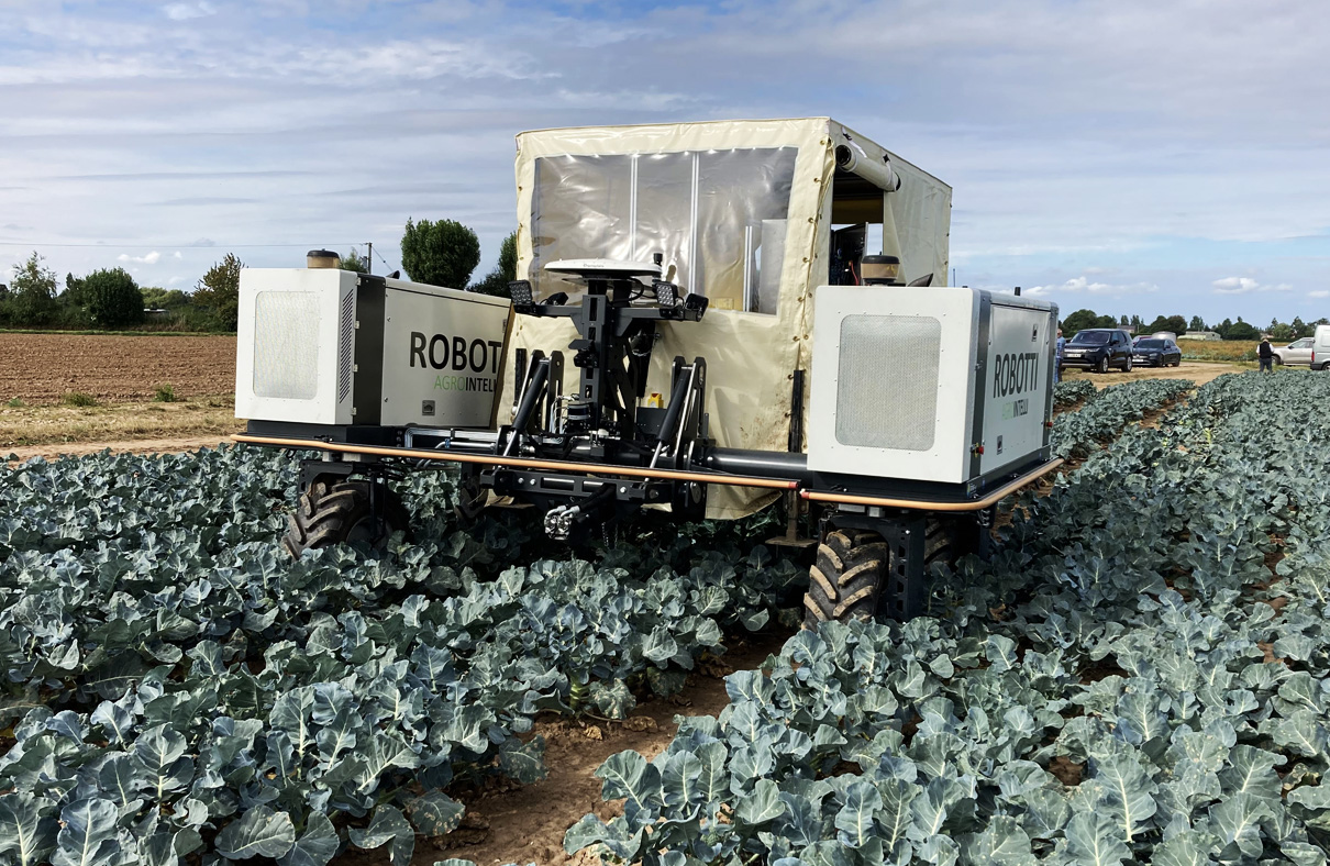 New model AND innovation award for AgroIntelli's ROBOTTI | Farm Automation Today